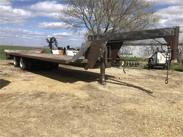 Old 20 Auctions - 2000 SPECIALLY CONST 30 FOOT FLATBED TRAILER
